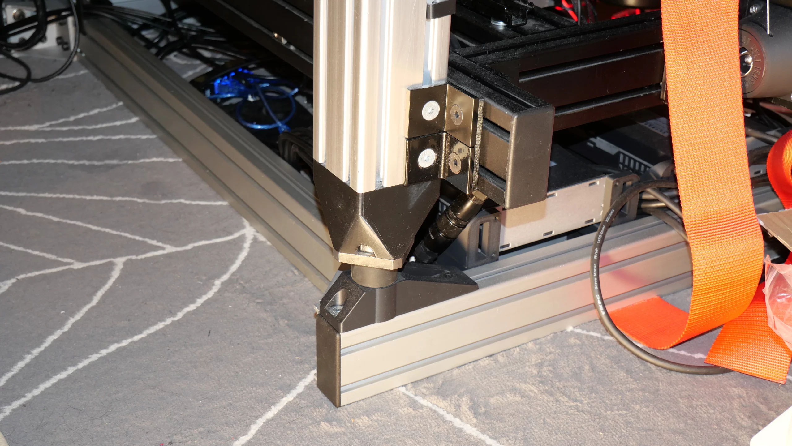 Securing SRT80 actuators to the floor - Lebois Racing